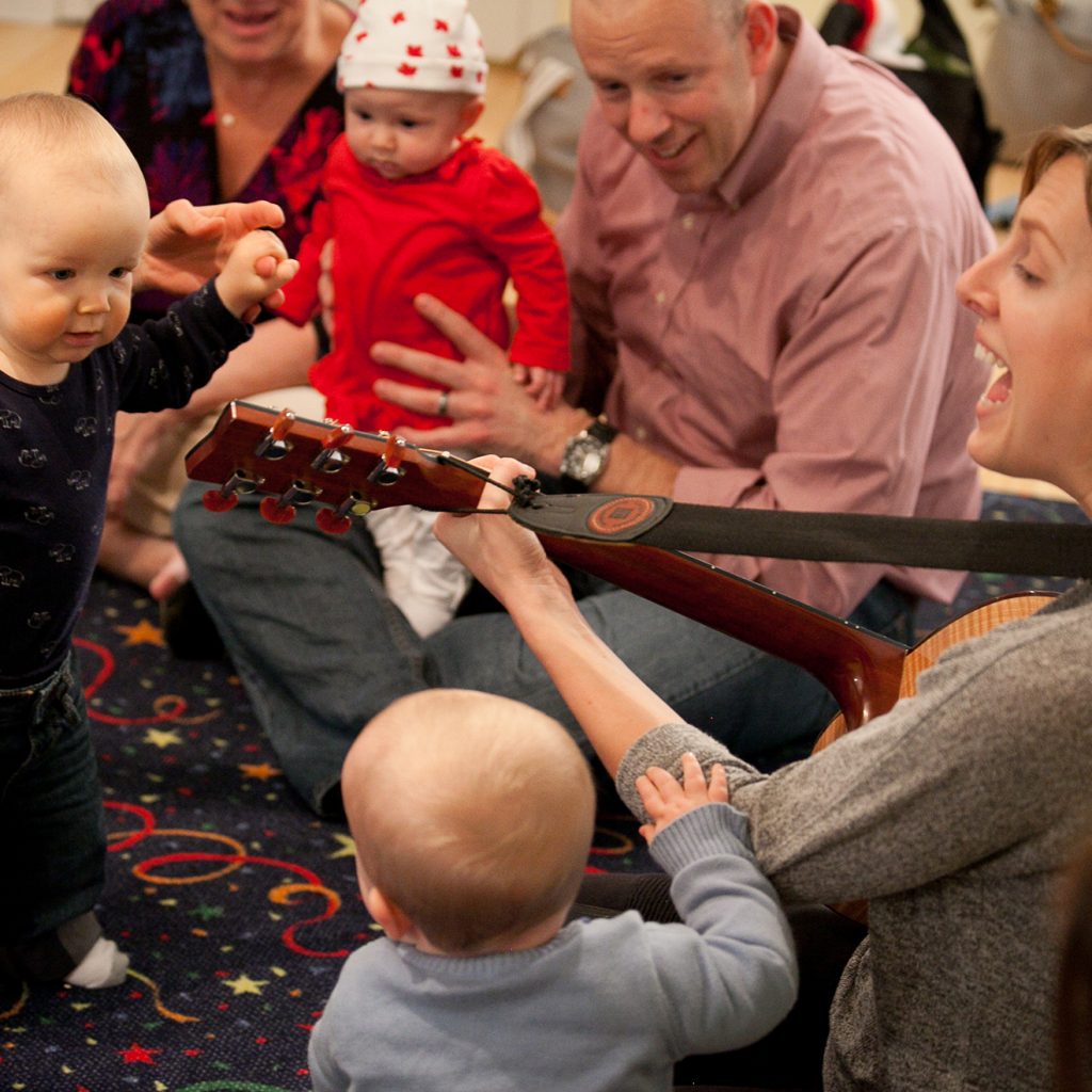 Top 10 Benefits of Baby and Toddler Music Classes | Rainbow Songs